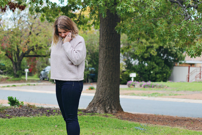 Amanda vs LB Pullover